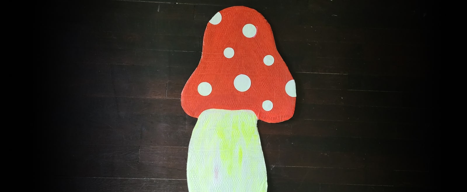 Comment créer un champignon en carton phosphorescent